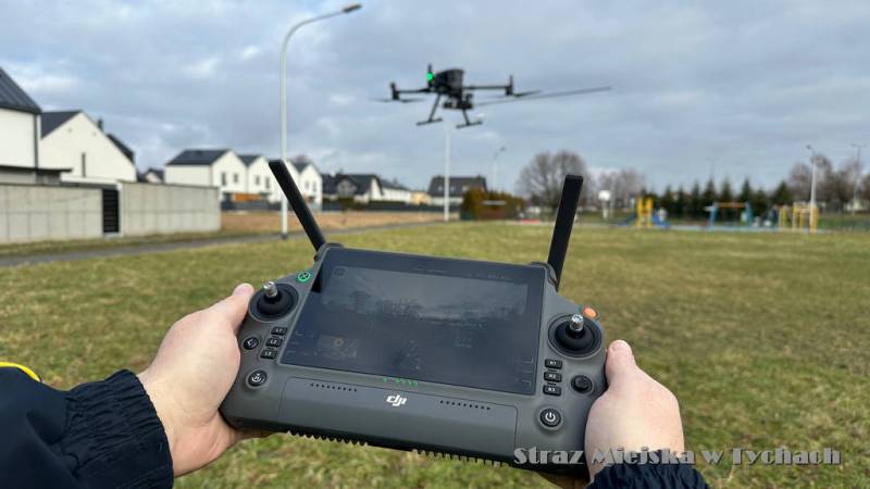 Prezentacja i próbne loty drona. - Tychy - Straż miejska